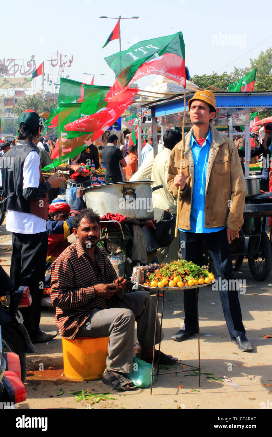 Karachi street hi-res stock photography and images - Alamy