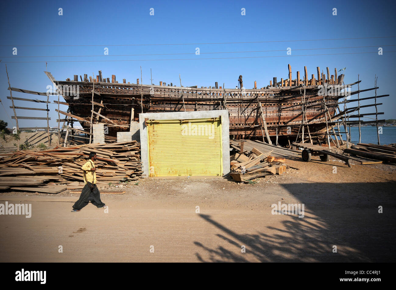 Traditional wooden dhow building in Kutch, India Stock Photo - Alamy