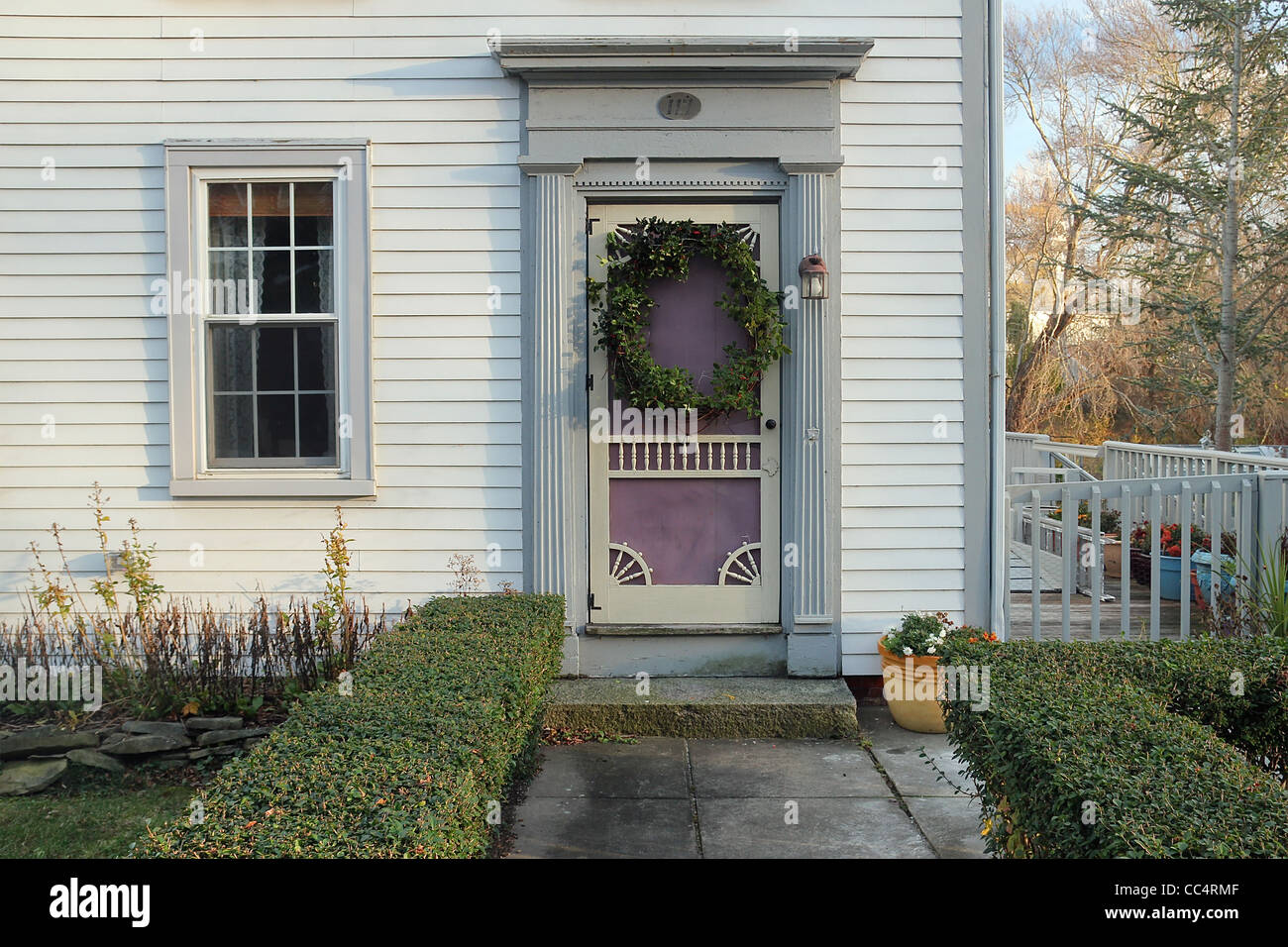 House front cape cod hi-res stock photography and images - Alamy