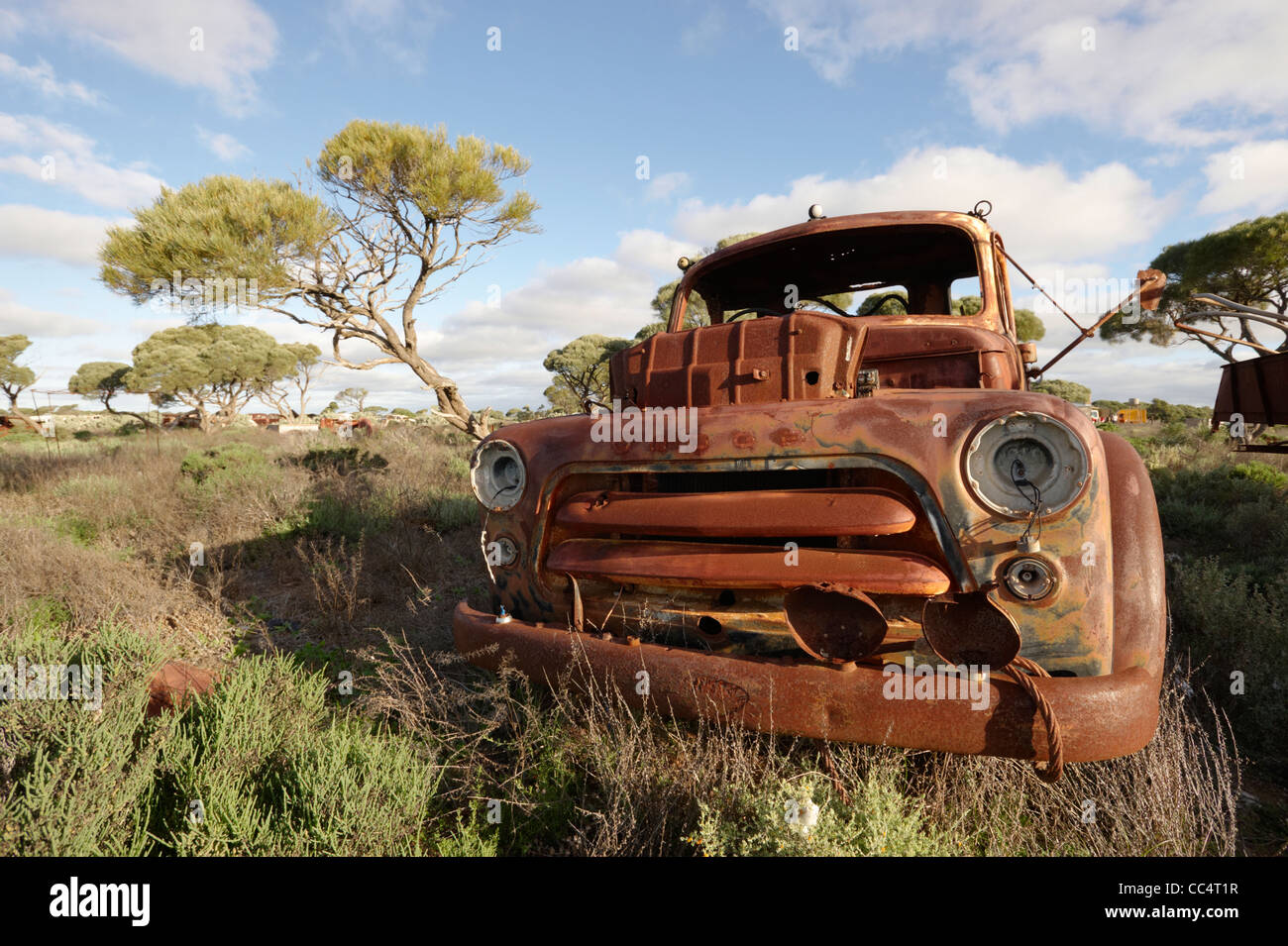 Abandoned car australia hi-res stock photography and images - Alamy