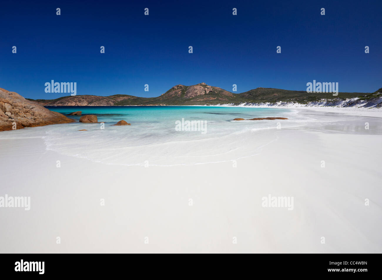 White sands of Lucky Bay, Cape Le Grand National Park, Western ...