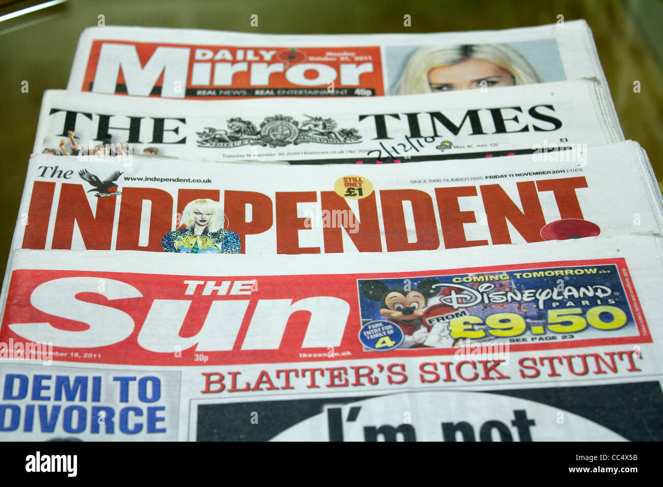 British tabloid newspapers hi-res stock photography and images - Alamy