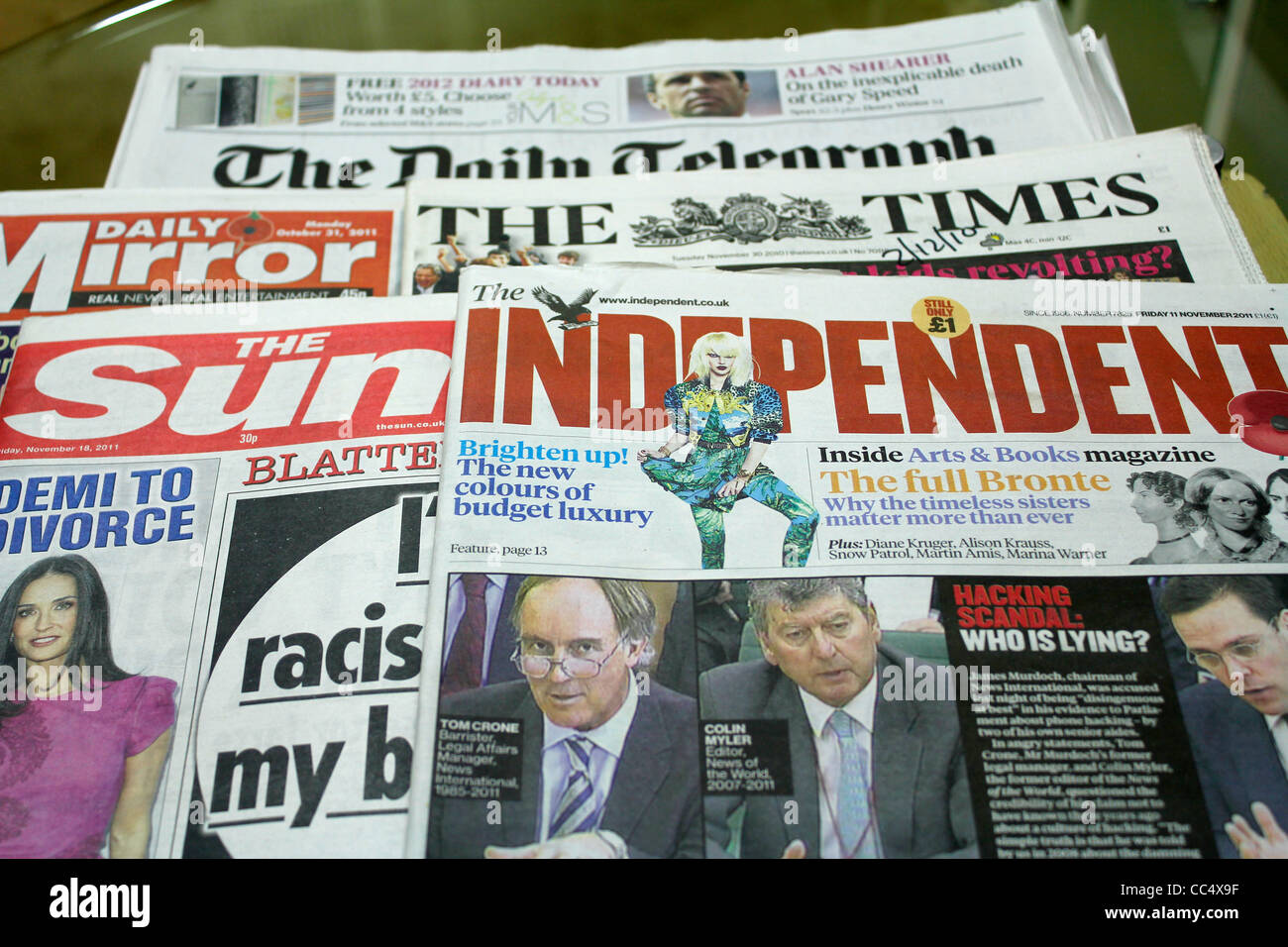 British tabloid newspapers hi-res stock photography and images - Alamy