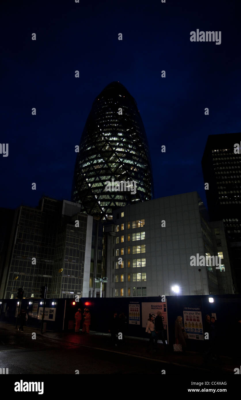 30 St Mary Axe, aka the Gherkin and the Swiss Re Building,London ...