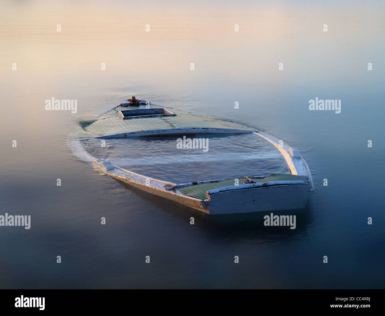 Sinking boat hi-res stock photography and images - Alamy