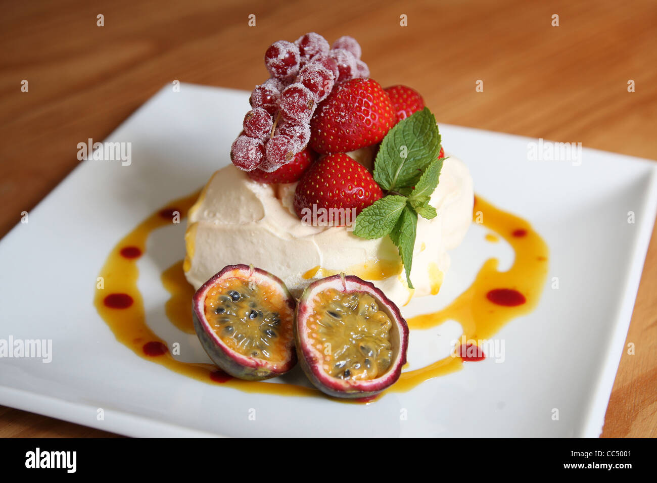 Meringue dessert hi-res stock photography and images - Alamy