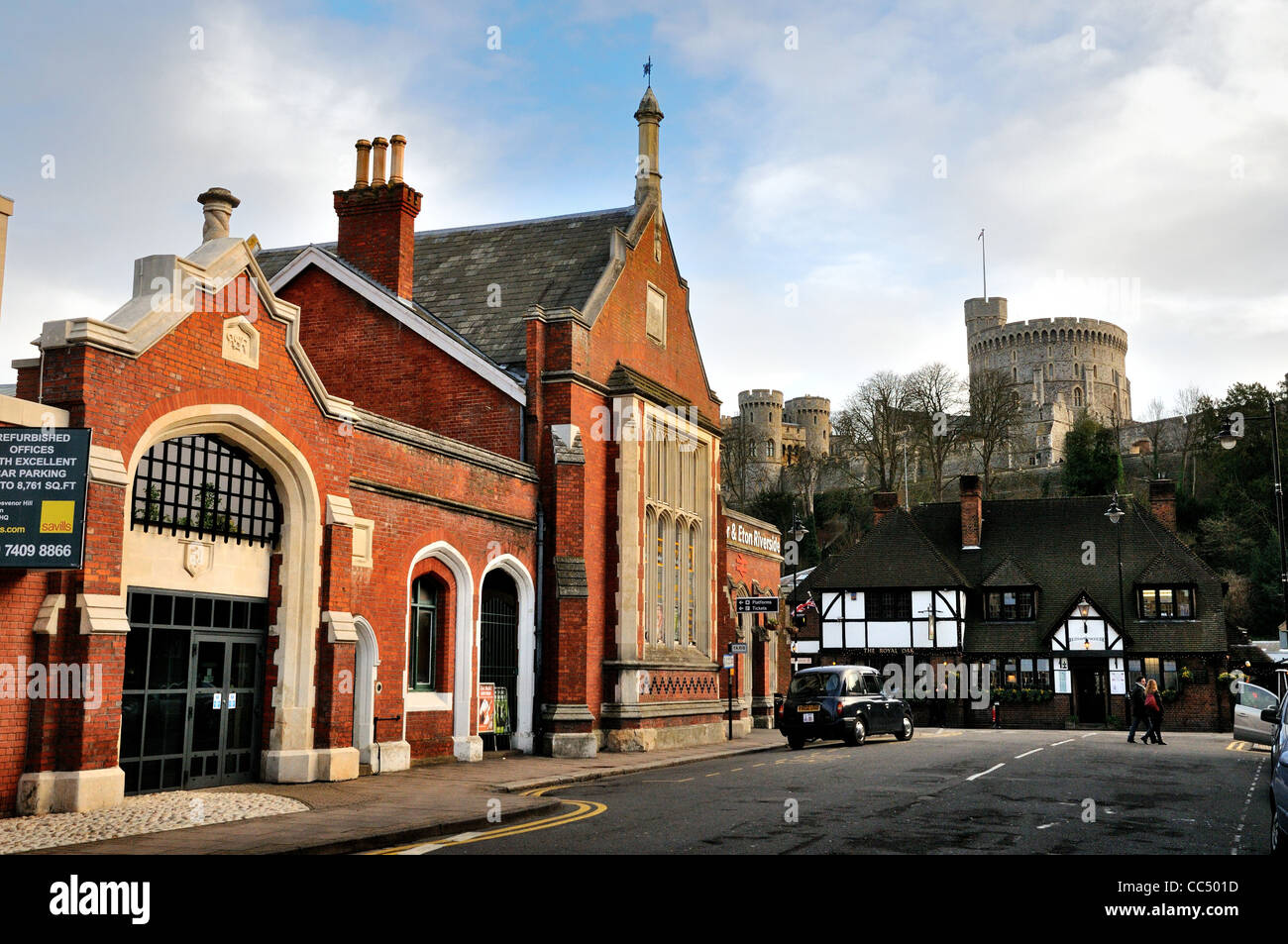 Windsor and Eton riverside railway station with Windsor castle in ...