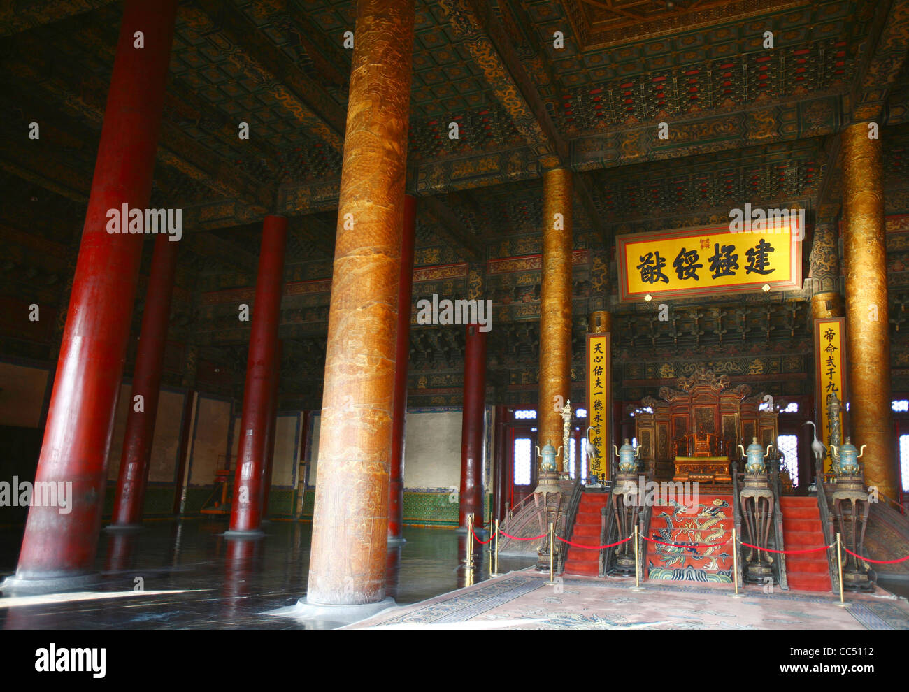 Imperial throne in Hall of Supreme Harmony, Forbidden City, Beijing ...