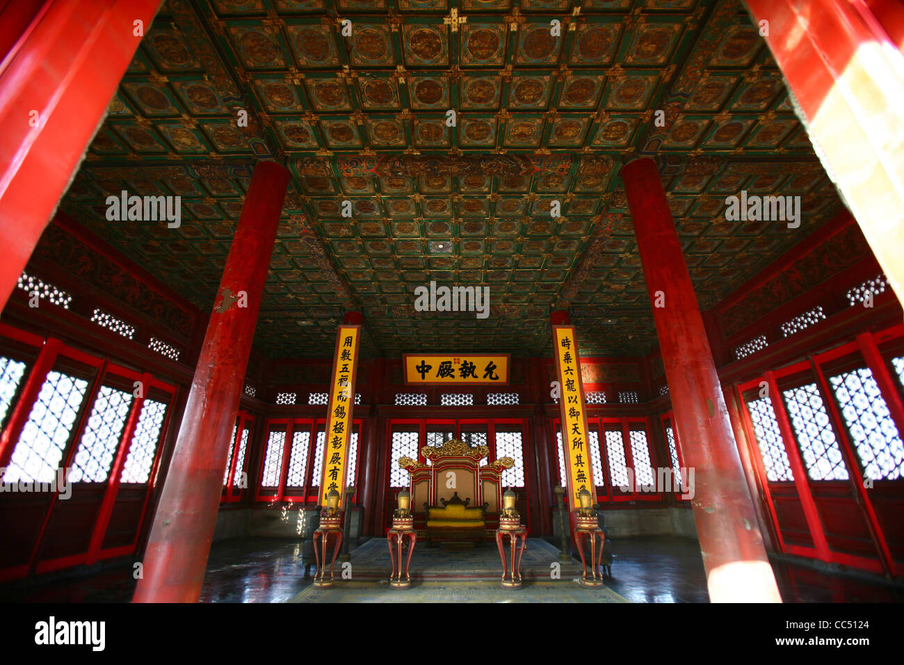 Imperial throne in Hall of Middle Harmony, Forbidden City, Beijing ...