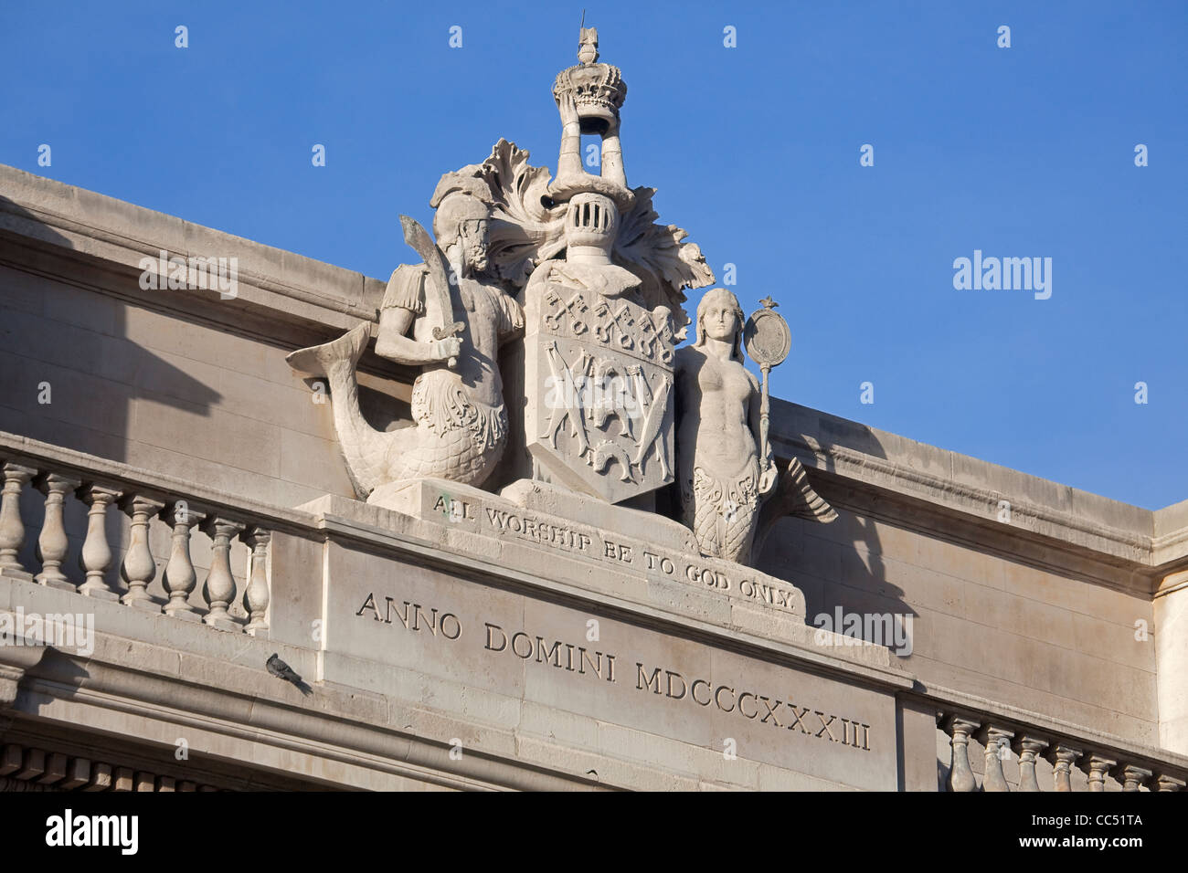Fishmongers Hall, London Bridge December 2011 Stock Photo - Alamy