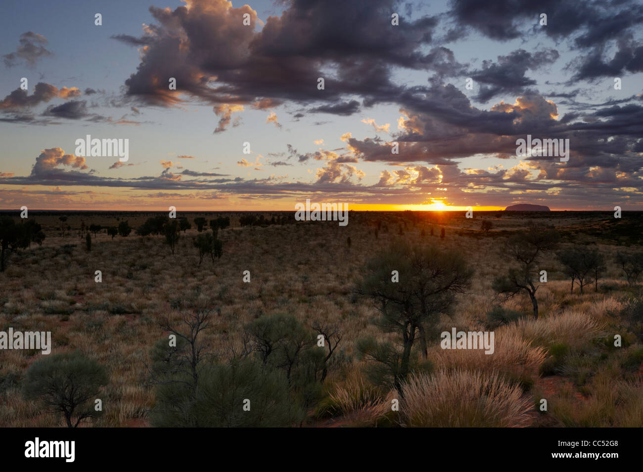 Sunrise at Ayers Rock; Uluru and the rising sun, Uluru-Kata Tjuta ...
