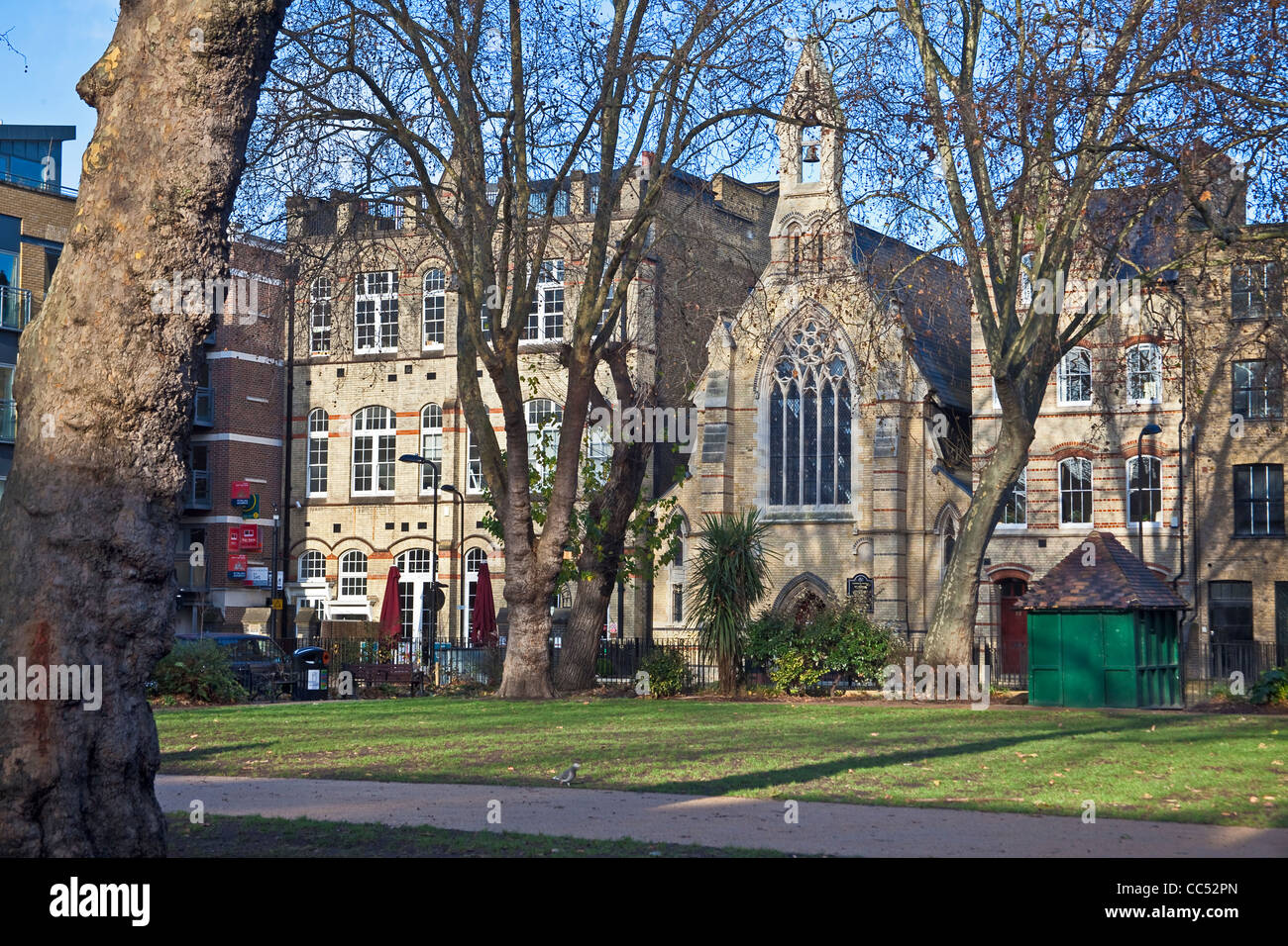Hoxton square hi-res stock photography and images - Alamy
