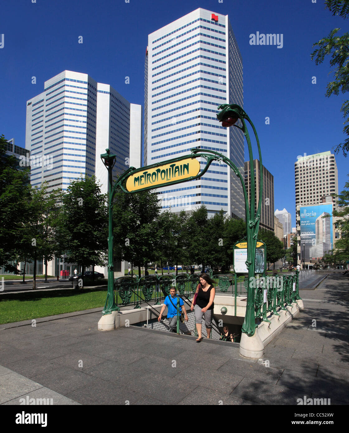Victoria metro station hi-res stock photography and images - Alamy