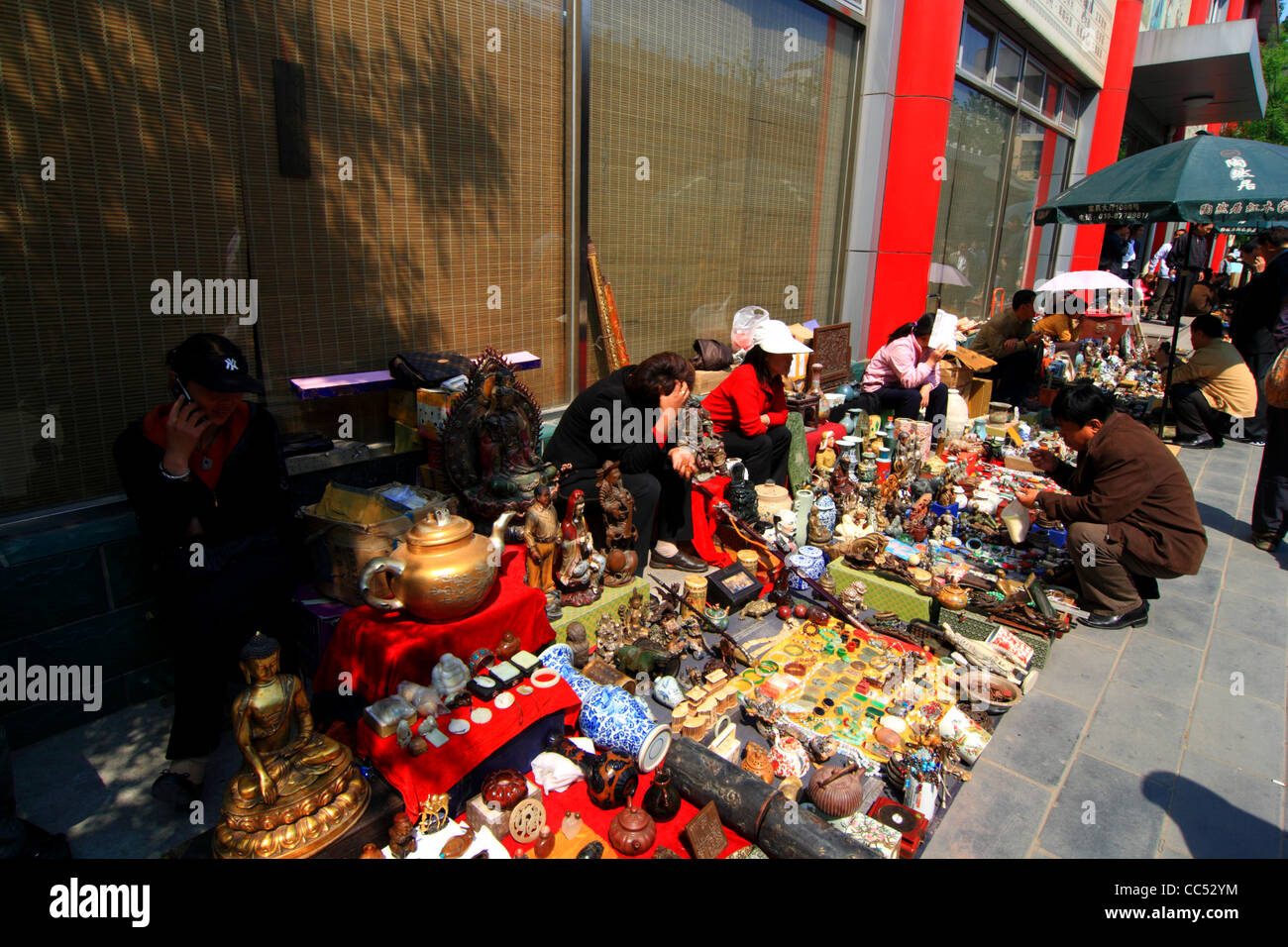 Antique market stall hi-res stock photography and images - Alamy
