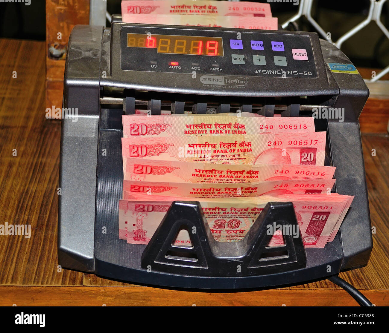 20 rupee note hi-res stock photography and images - Alamy