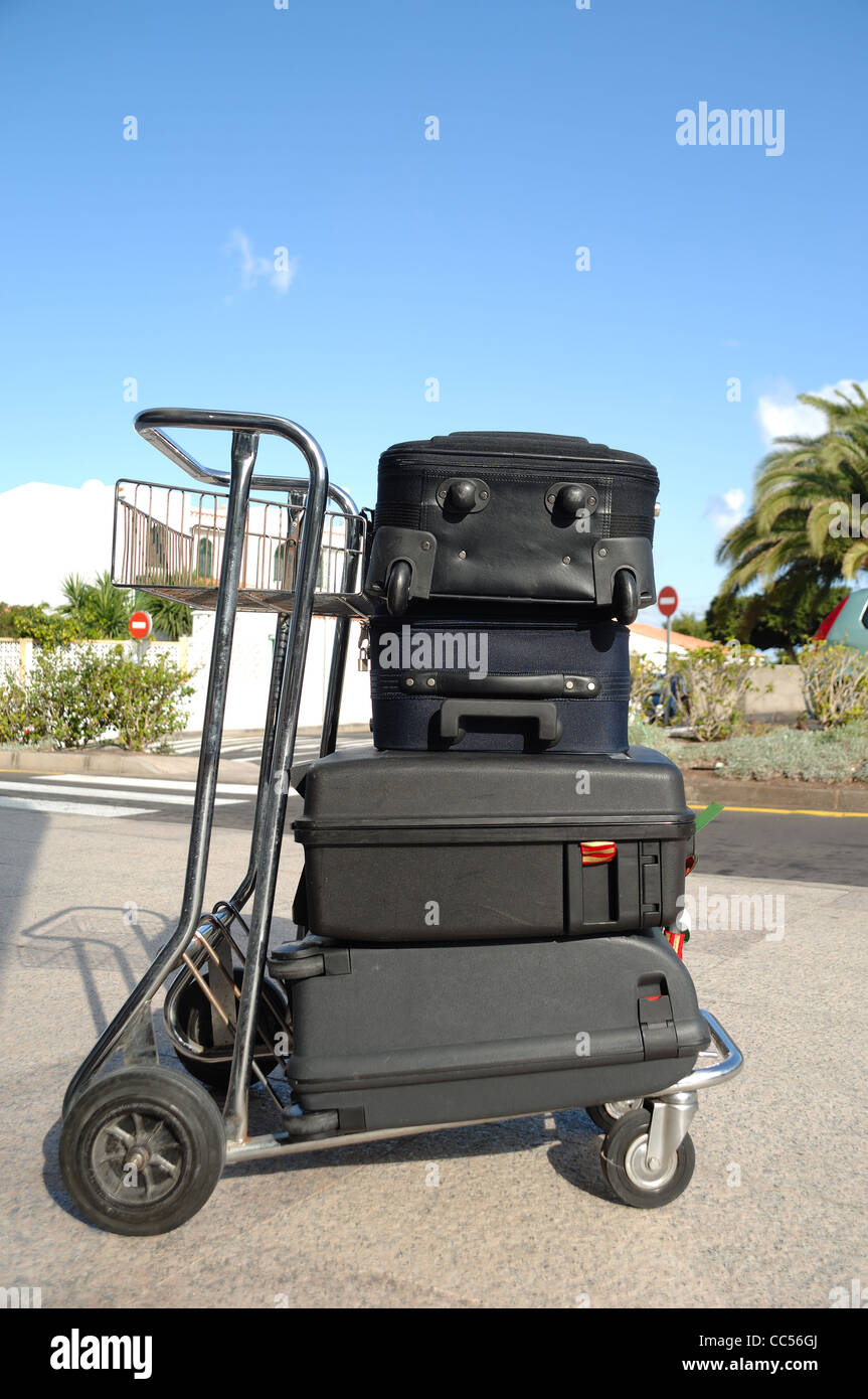 Many Suitcases High Resolution Stock Photography and Images - Alamy