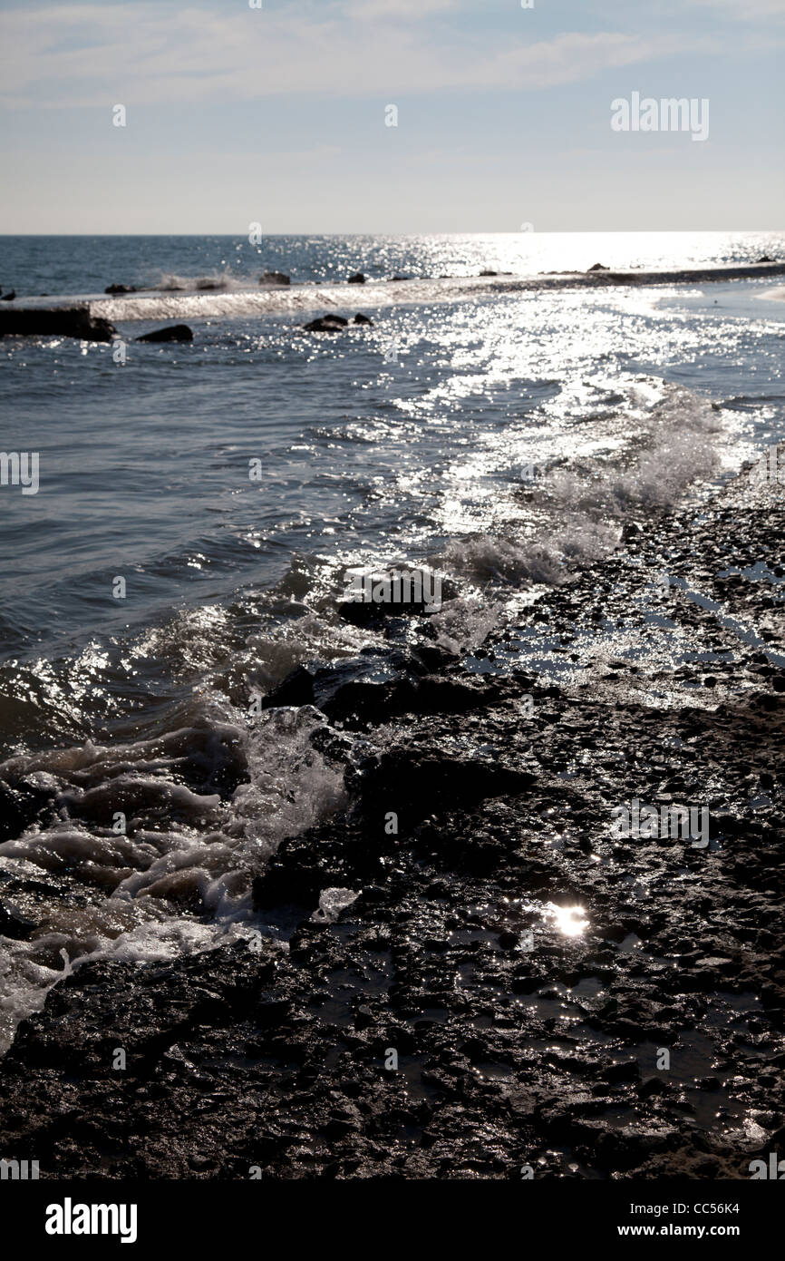 Reflecting waves hi-res stock photography and images - Alamy