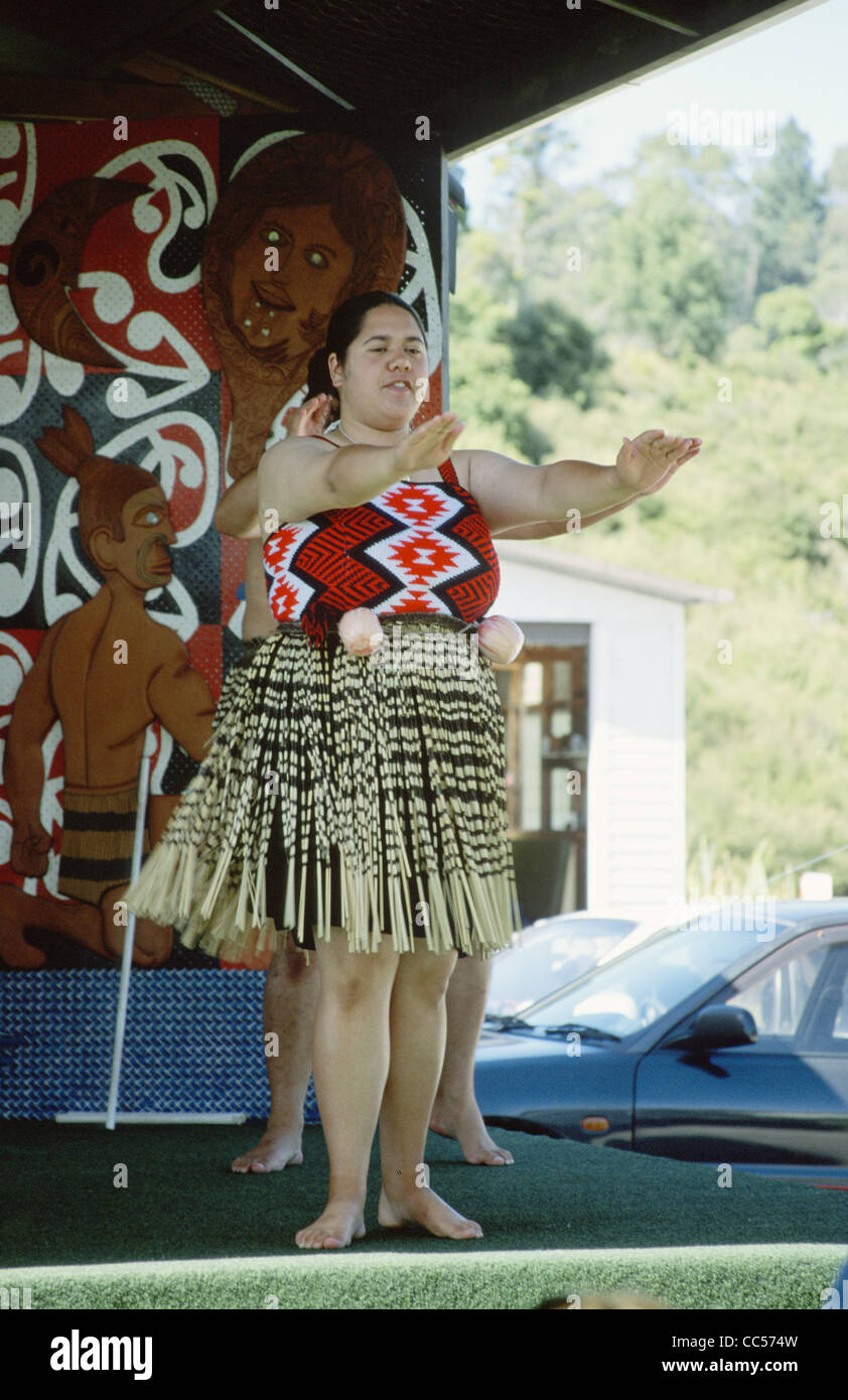 New Zealand Rotorua Whakarewarewa Maori Village Cultural Performance ...