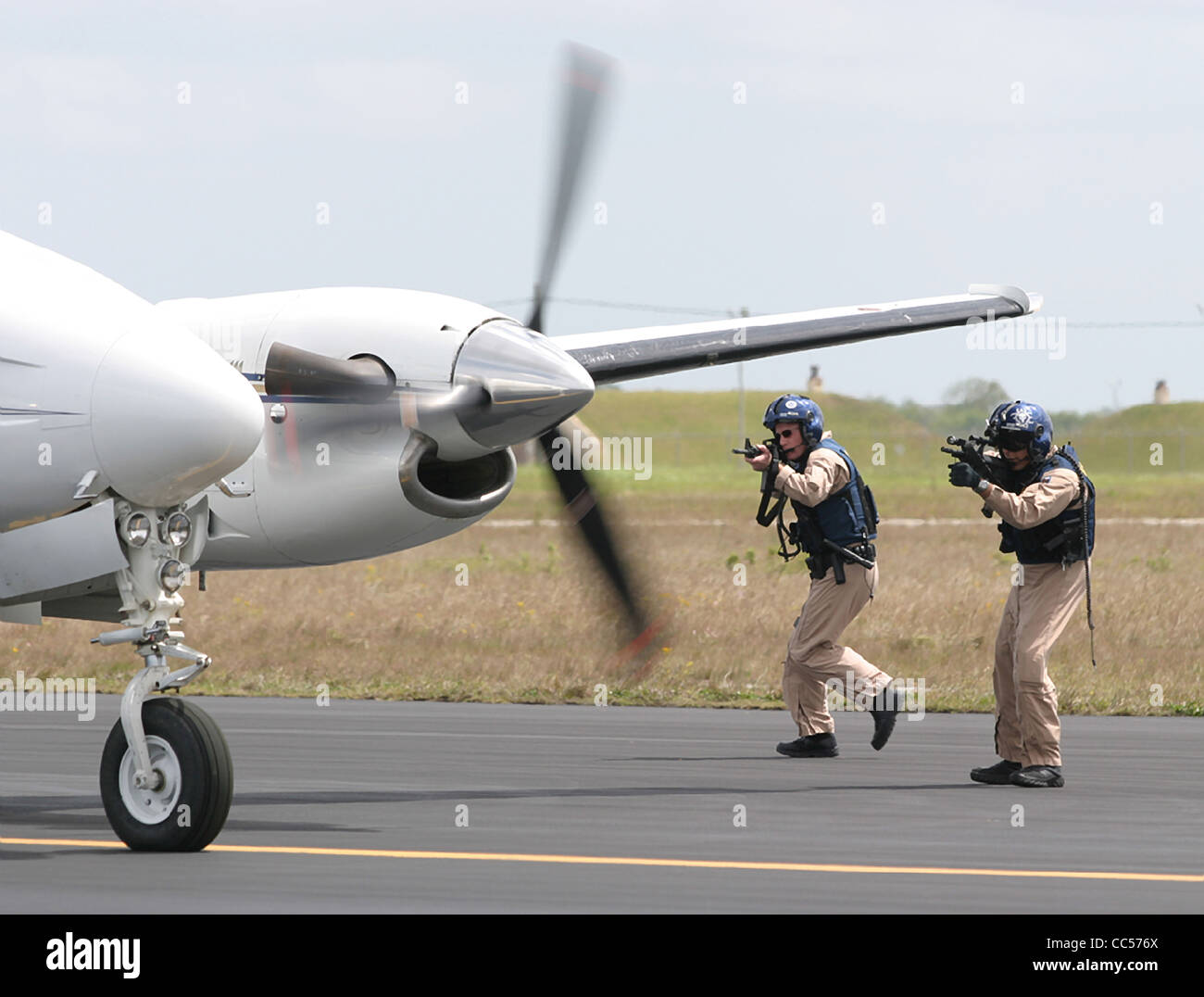 US Customs and Border Patrol Air Interdiction Officers stop a ...