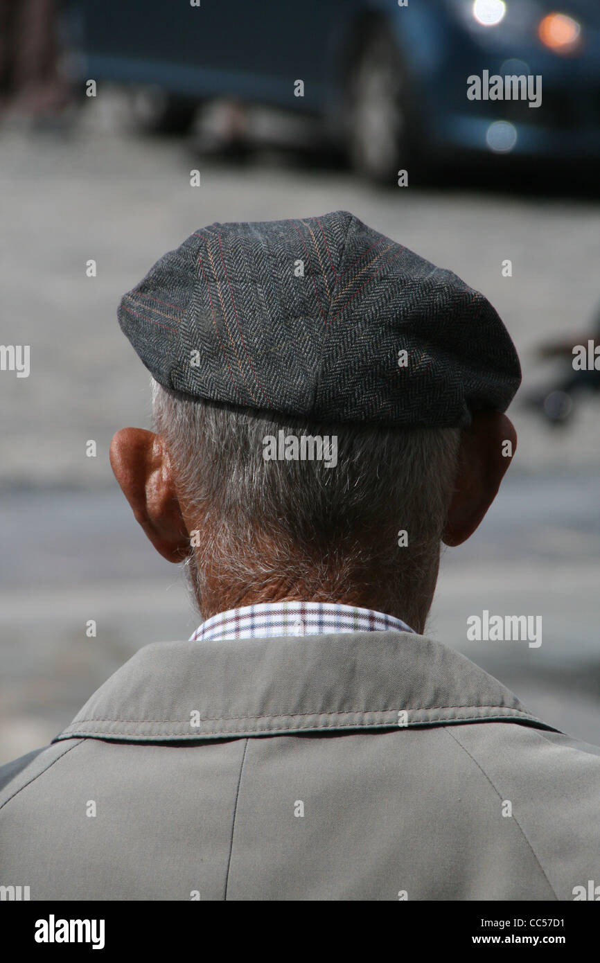 Man wearing check jacket hi-res stock photography and images - Alamy