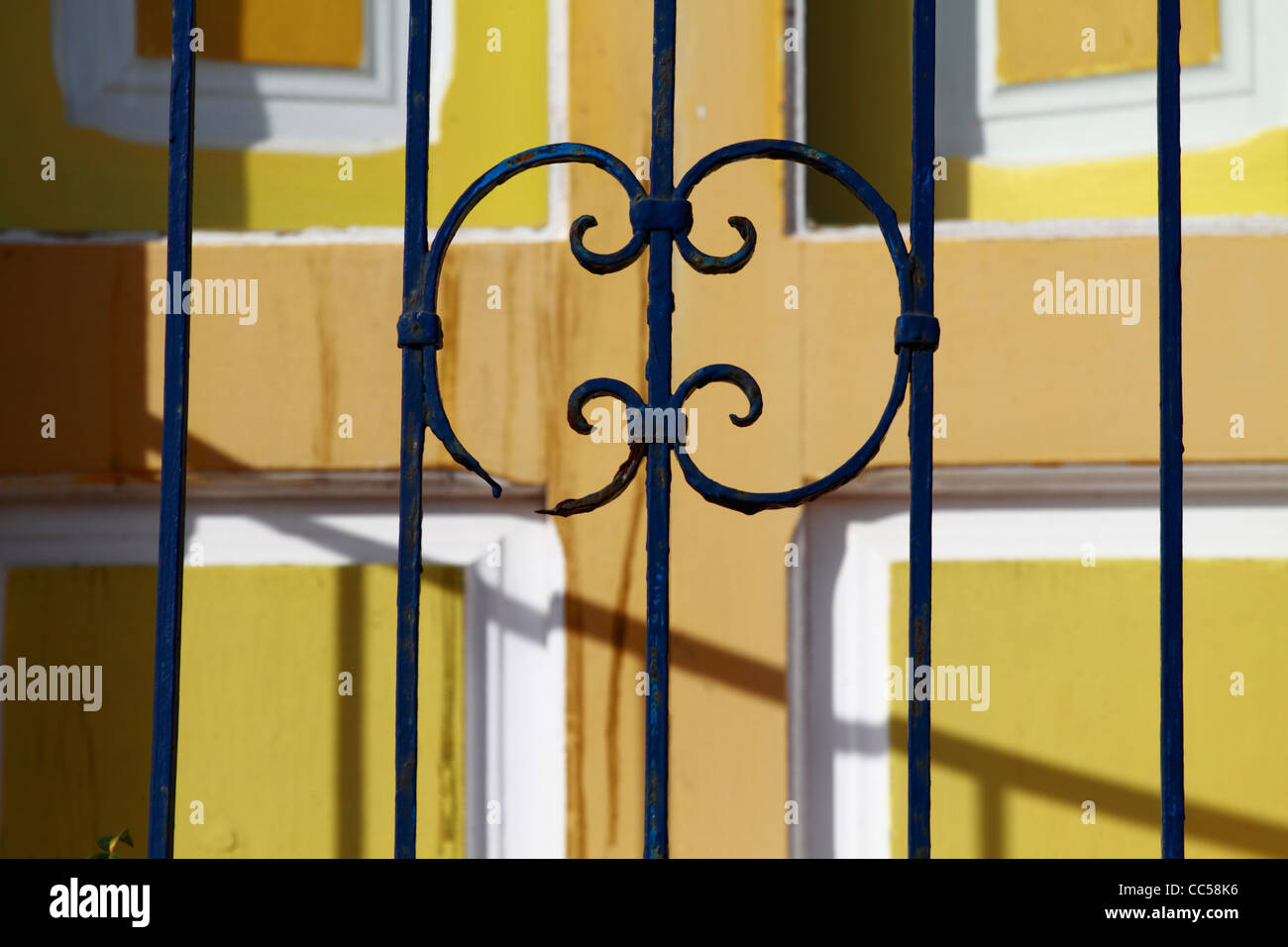 Iron balcony railing hi-res stock photography and images - Alamy