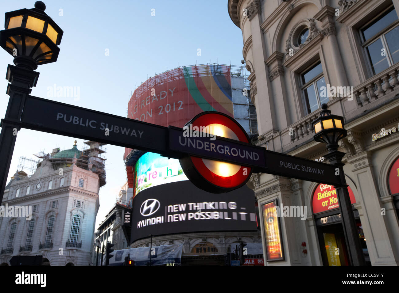 Piccadilly circus underground sign hi-res stock photography and images ...