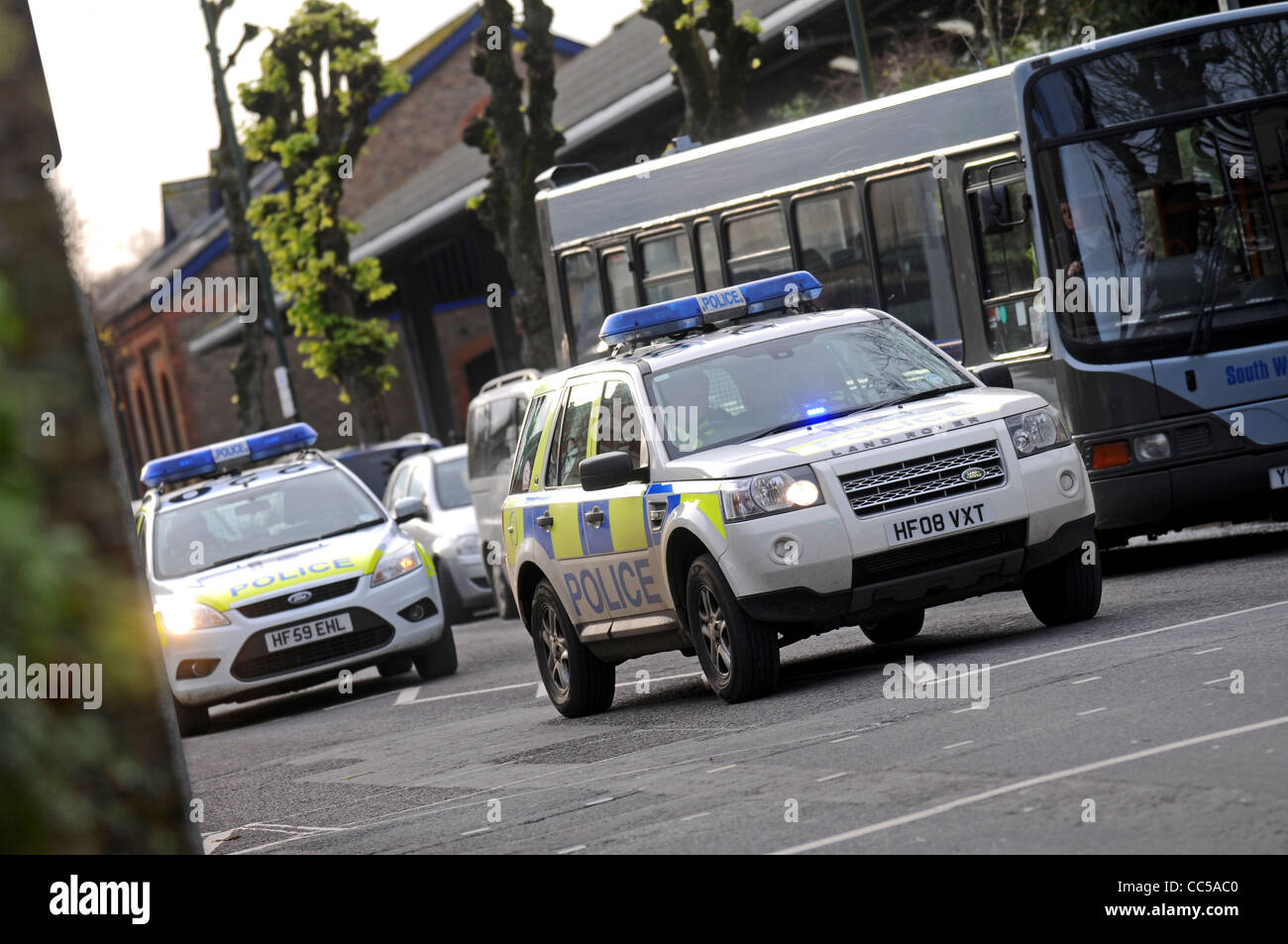Emergency response officers hi-res stock photography and images - Alamy