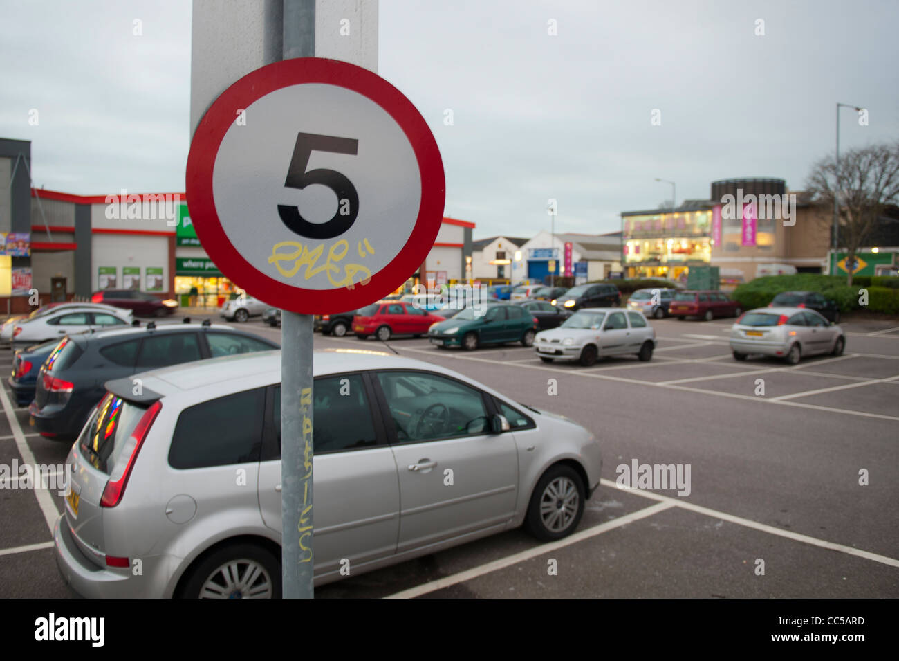 Speed limit sign hi-res stock photography and images - Alamy
