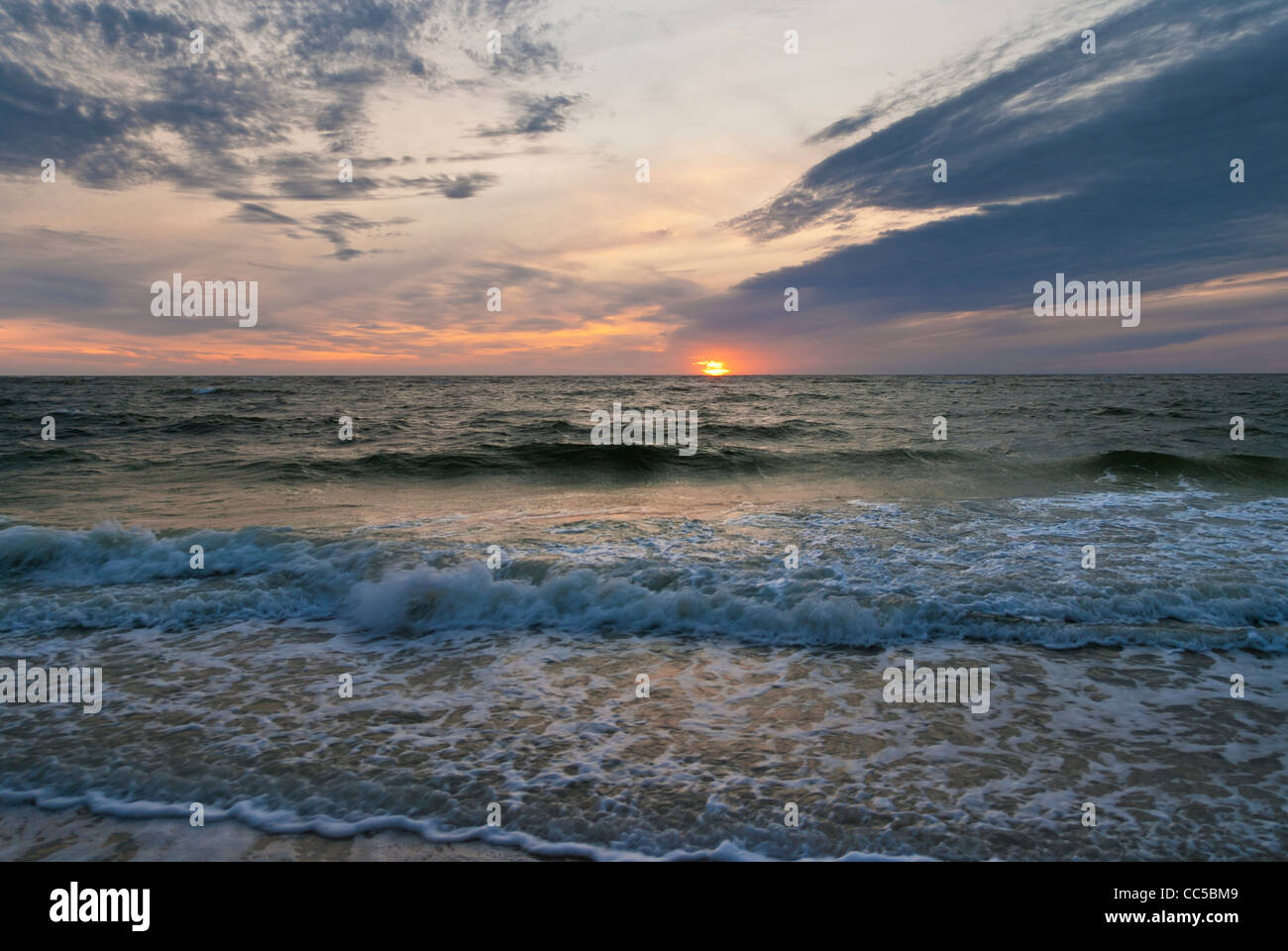 Best beach sunset hi-res stock photography and images - Alamy