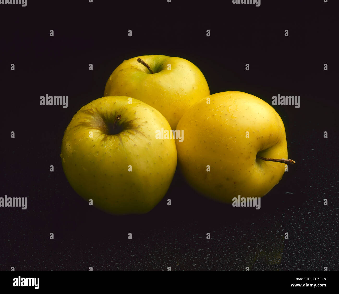 Drops three golden apples hi-res stock photography and images - Alamy