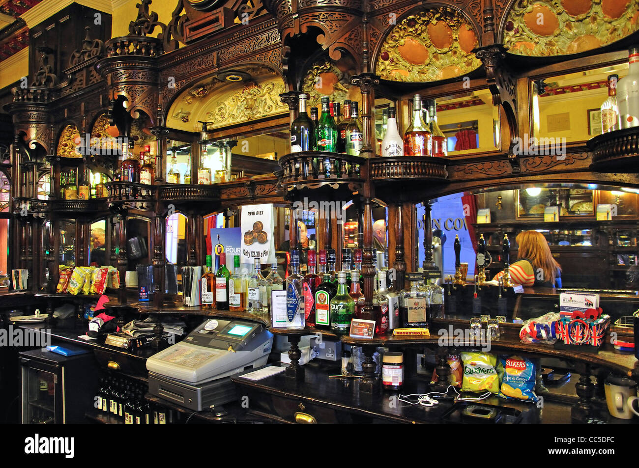 Interior bar at Dun Cow Pub, High Street, Sunderland, Tyne and Wear ...