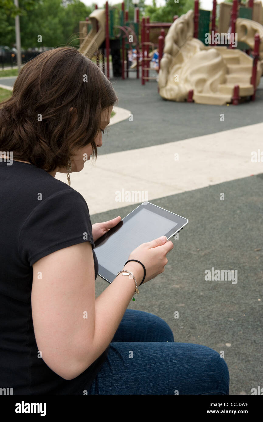 Book ipad reading park hi-res stock photography and images - Alamy