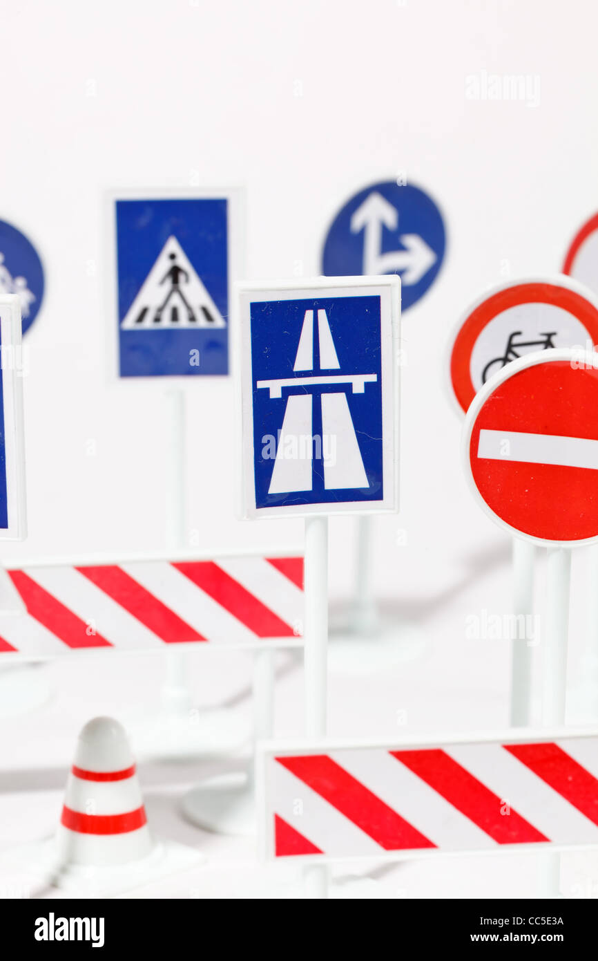 Yellow road symbol signs hi-res stock photography and images - Alamy