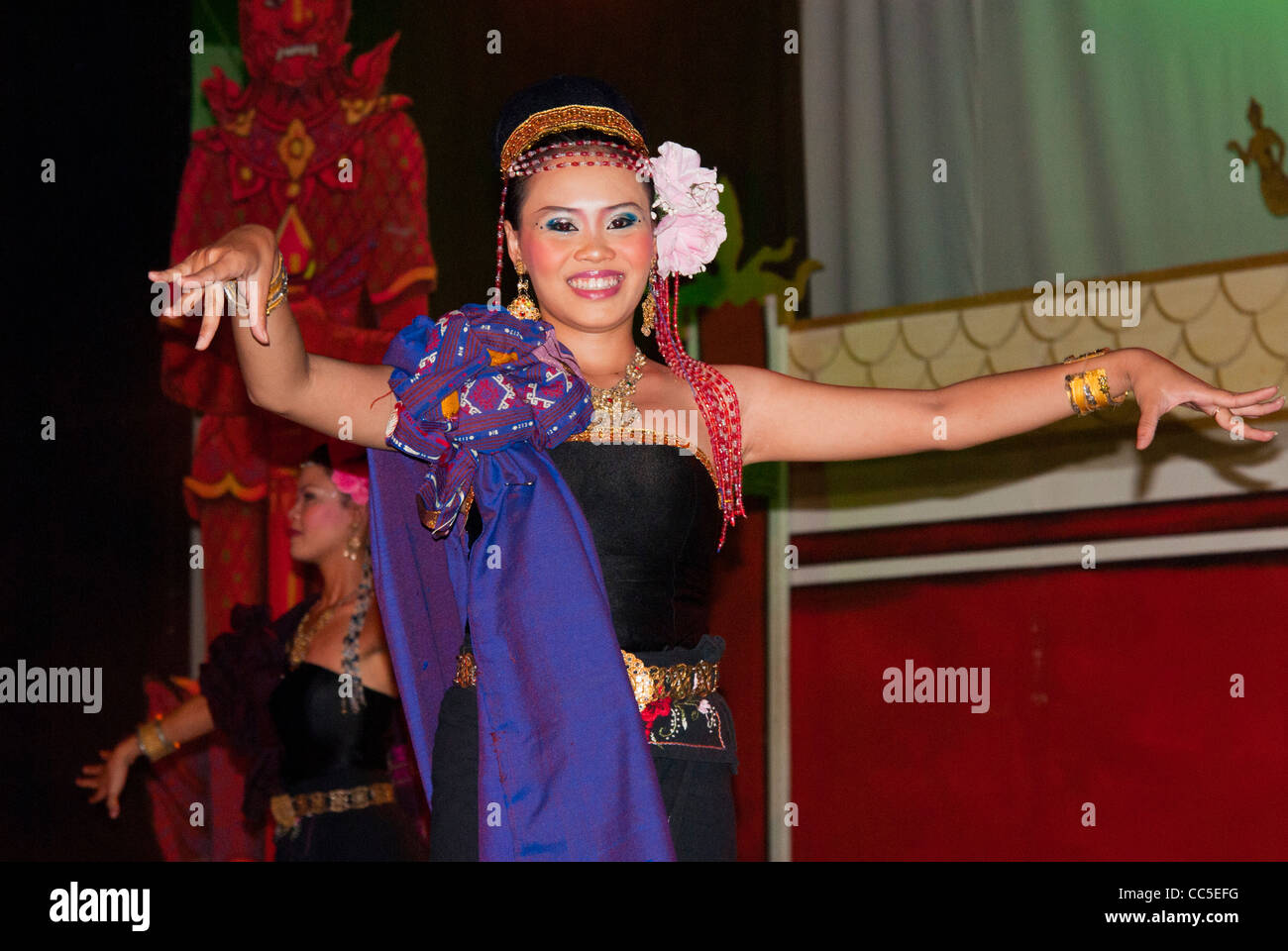 Dancer in traditional thai classical dance costume, Phuket, Thailand ...
