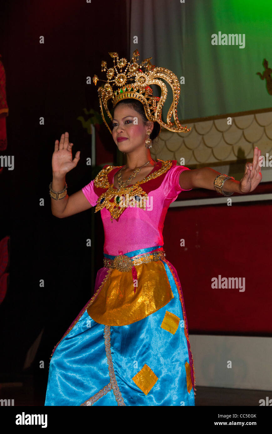 Dancer in traditional Thai classical dance costume, Phuket, Thailand ...