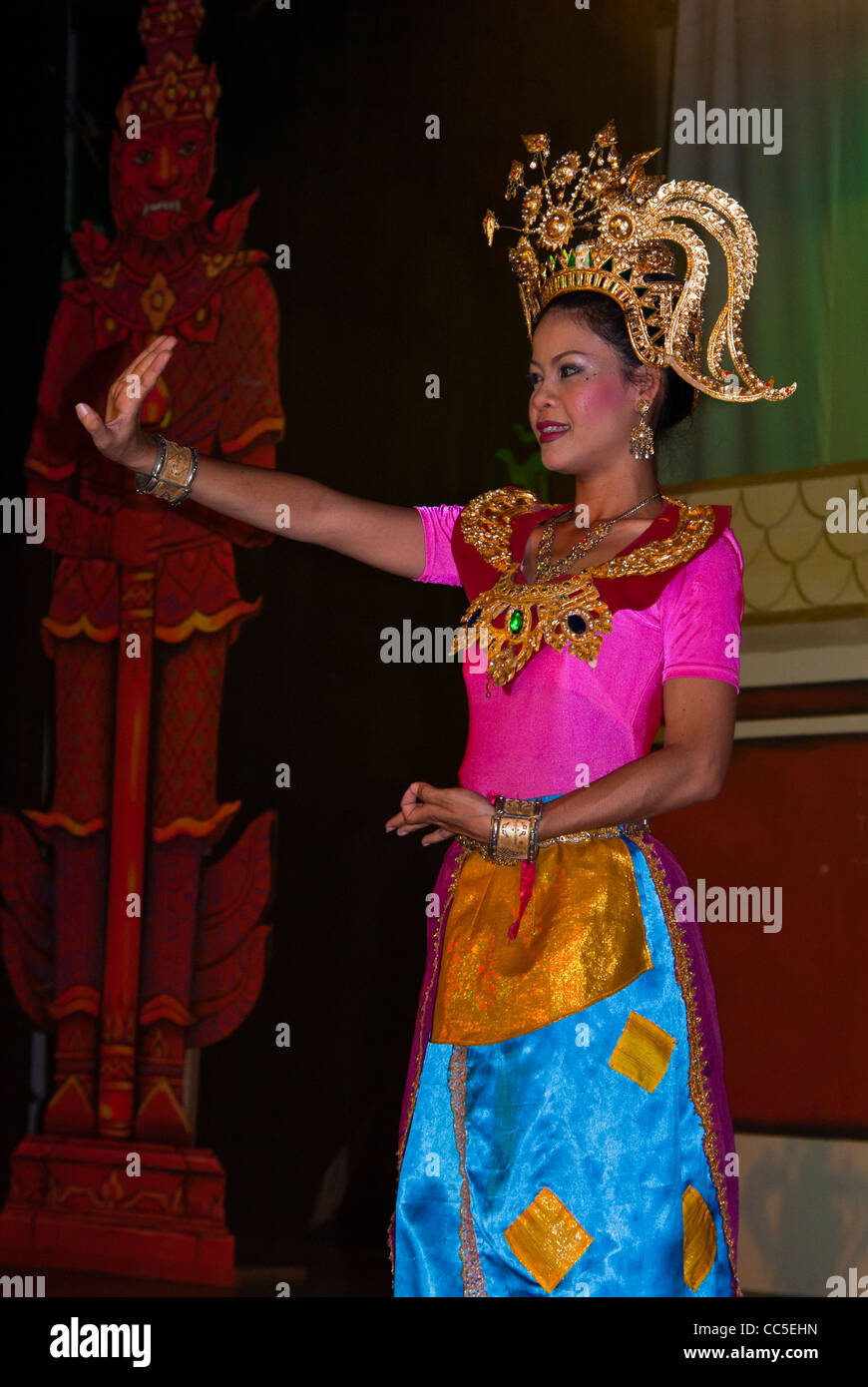 Thai dance phuket hi-res stock photography and images - Alamy