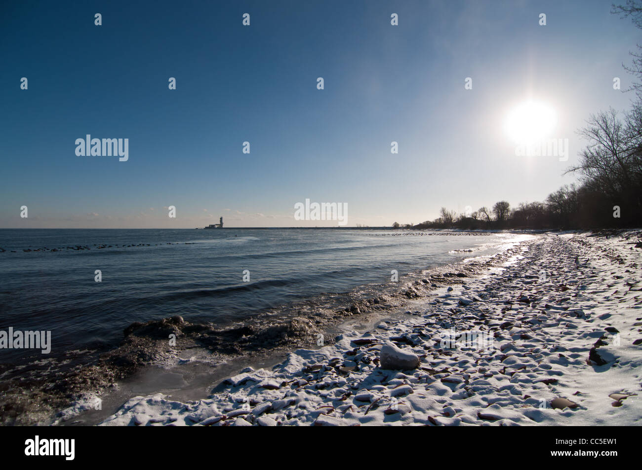 A snowy beach on Lake Ontario in winter Stock Photo - Alamy