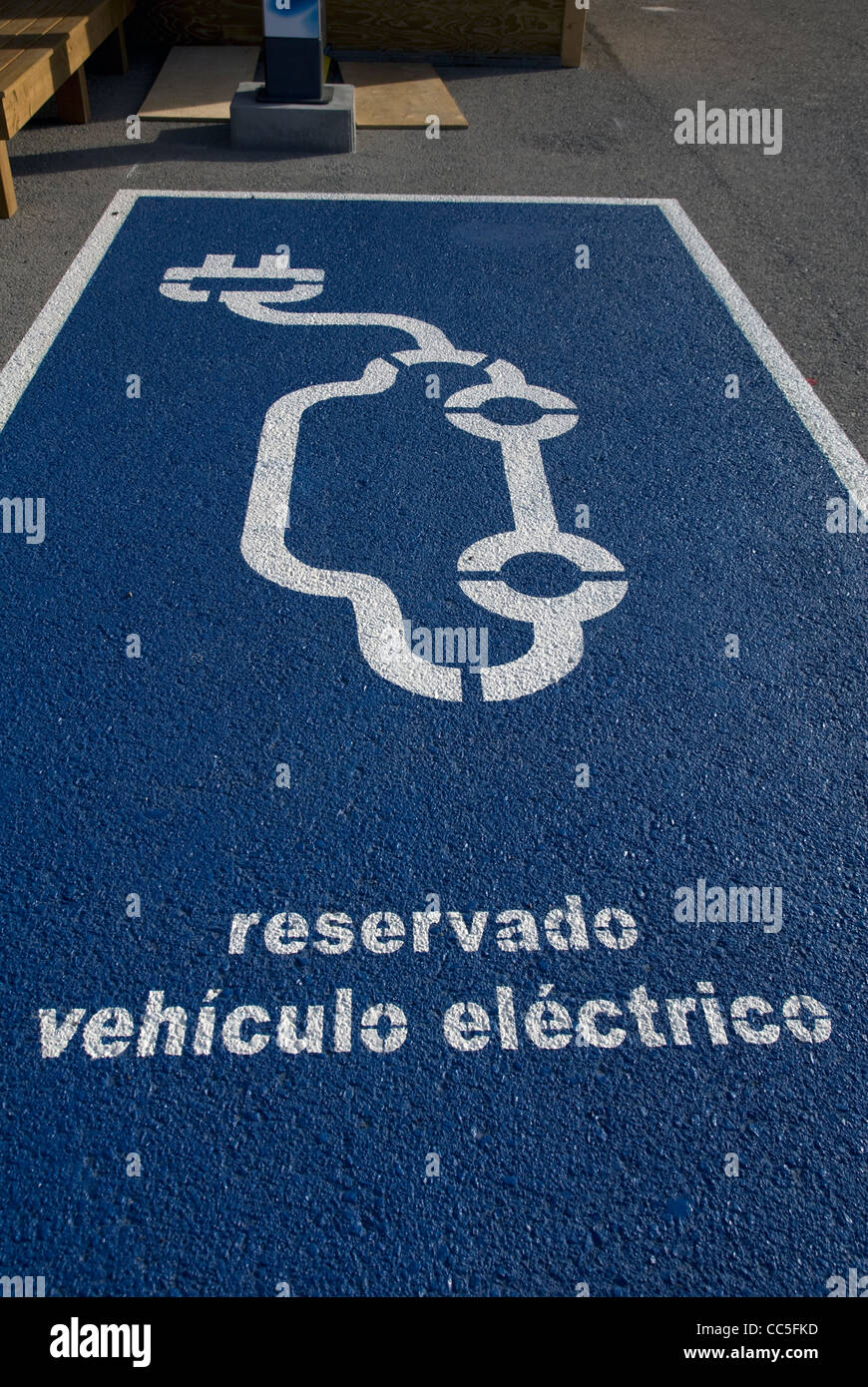 electric car sign Stock Photo - Alamy