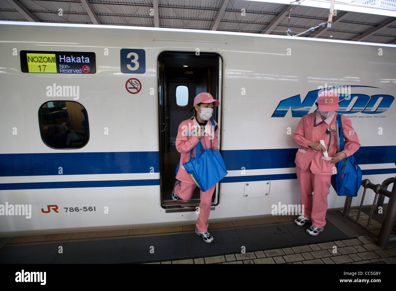 Shinkansen train cleaning hi-res stock photography and images - Alamy