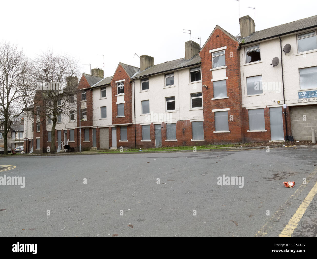 Urban Decay in Bradford - boarded up houses Stock Photo - Alamy
