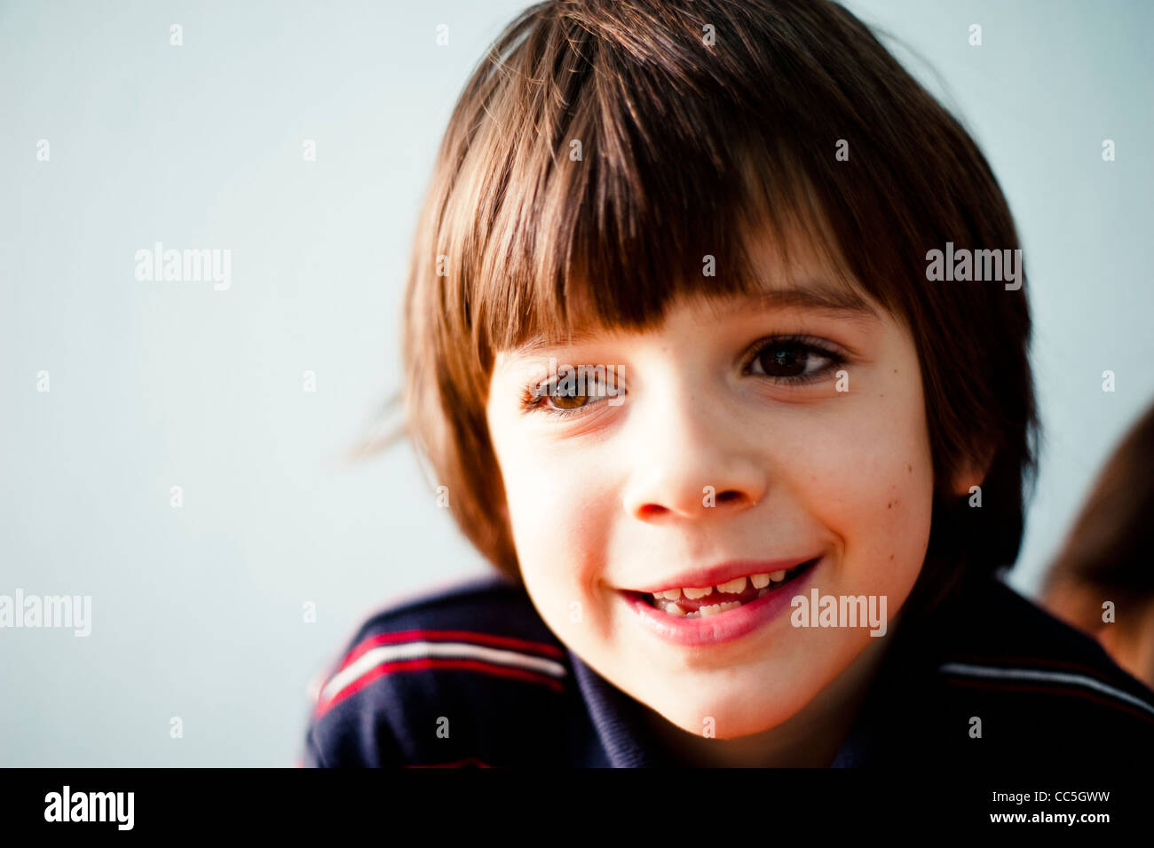 portrait of children smiling wall background Stock Photo - Alamy