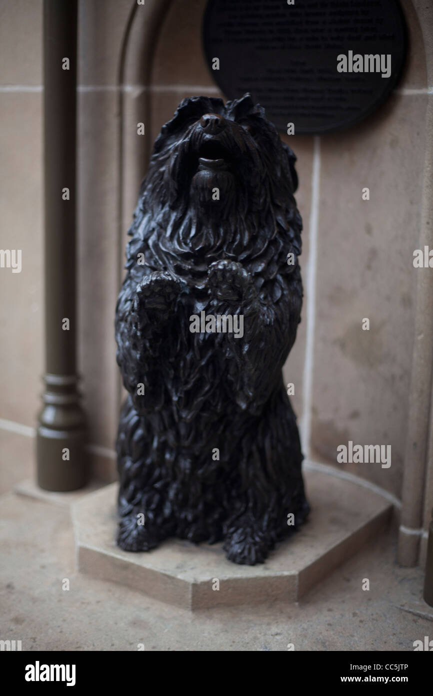 Queen victorias dog statue hi-res stock photography and images - Alamy