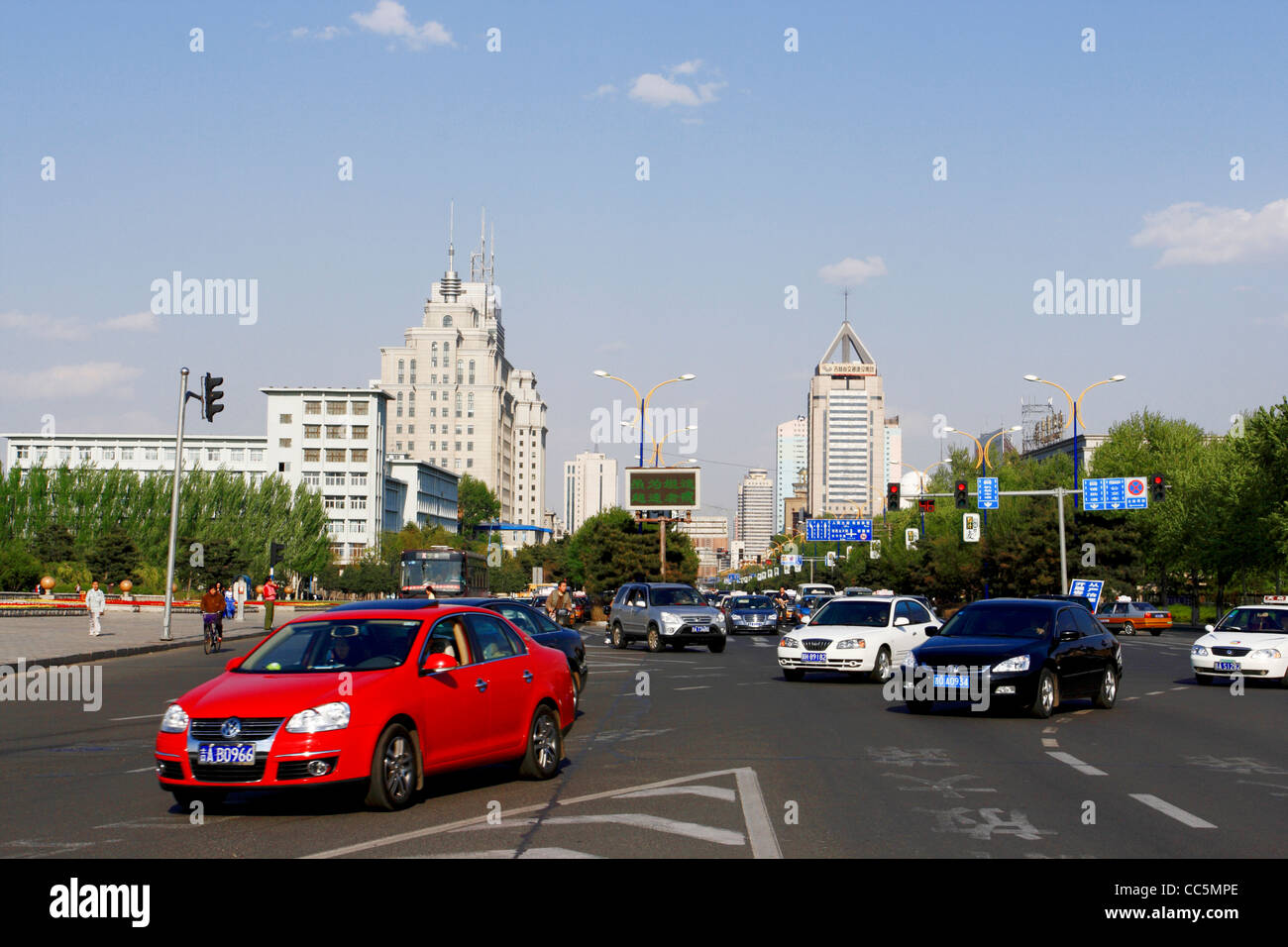 China modern street scene hi-res stock photography and images - Alamy