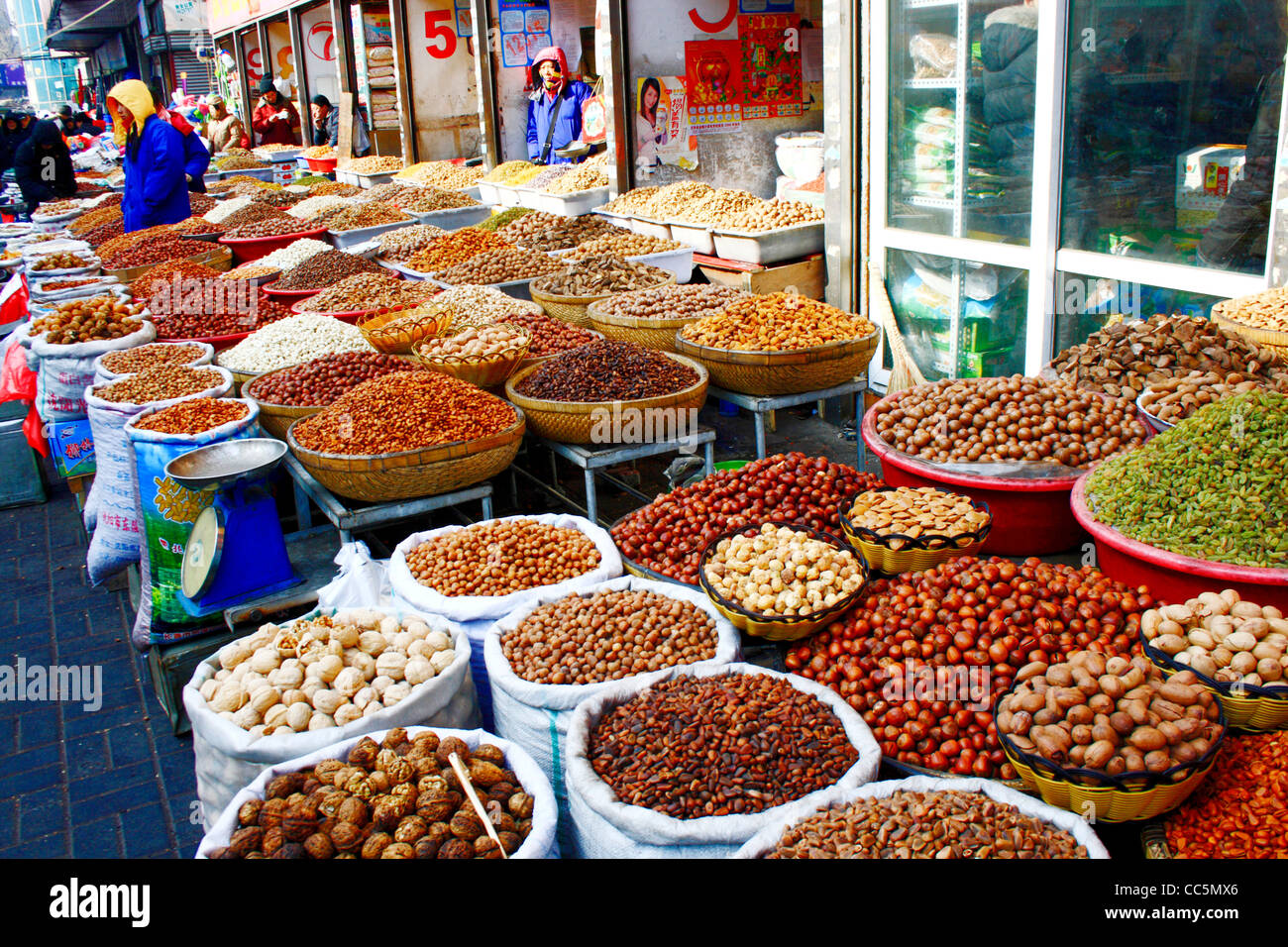 Selling nuts hi-res stock photography and images - Alamy