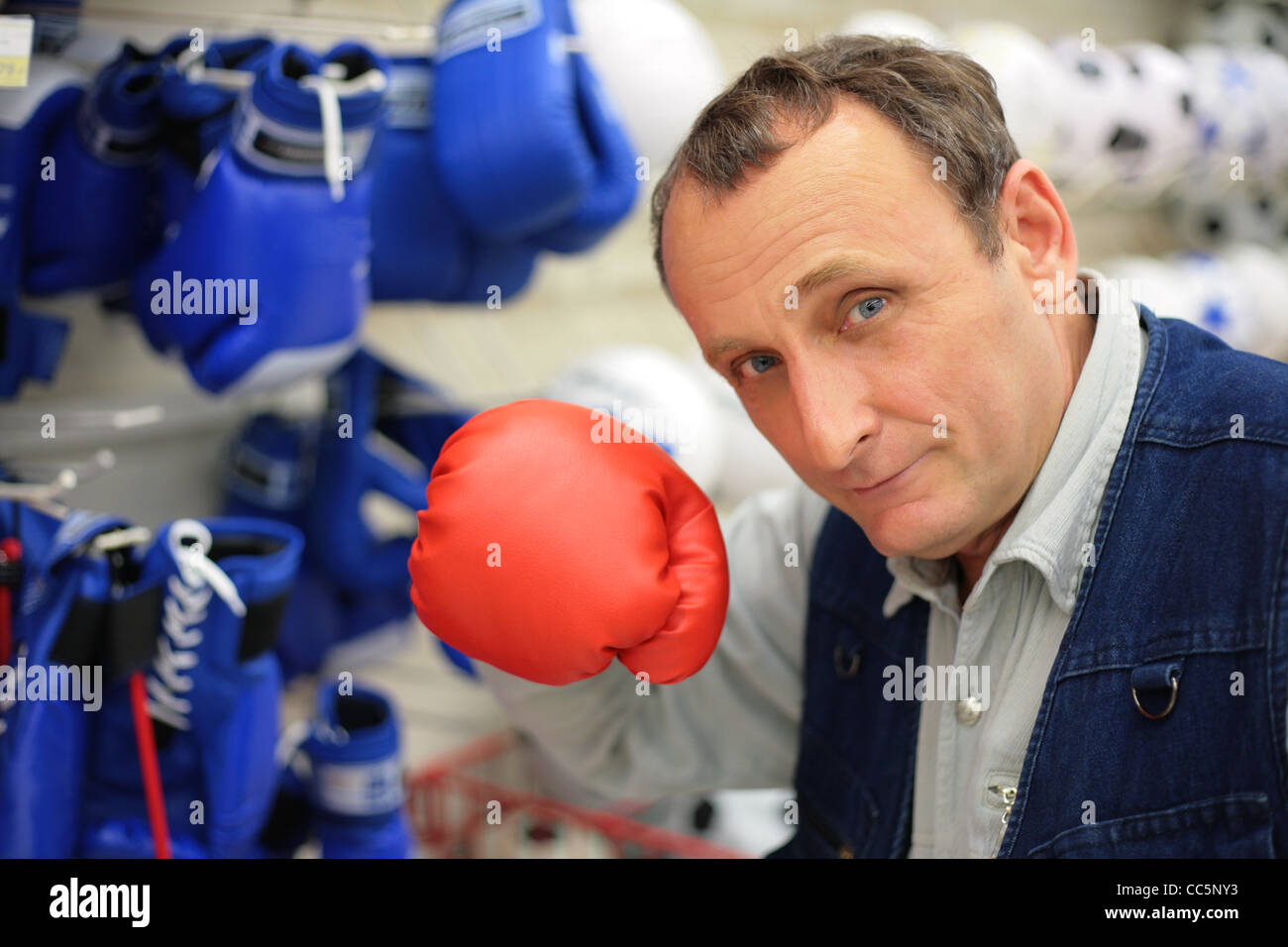 Old man boxing hi-res stock photography and images - Alamy