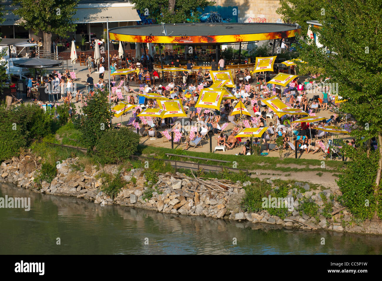Österreich, Wien I, Donakanal mit der Strandbar Herrmann im ...
