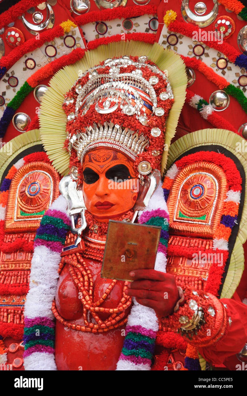 Theyyam face painting hi-res stock photography and images - Alamy
