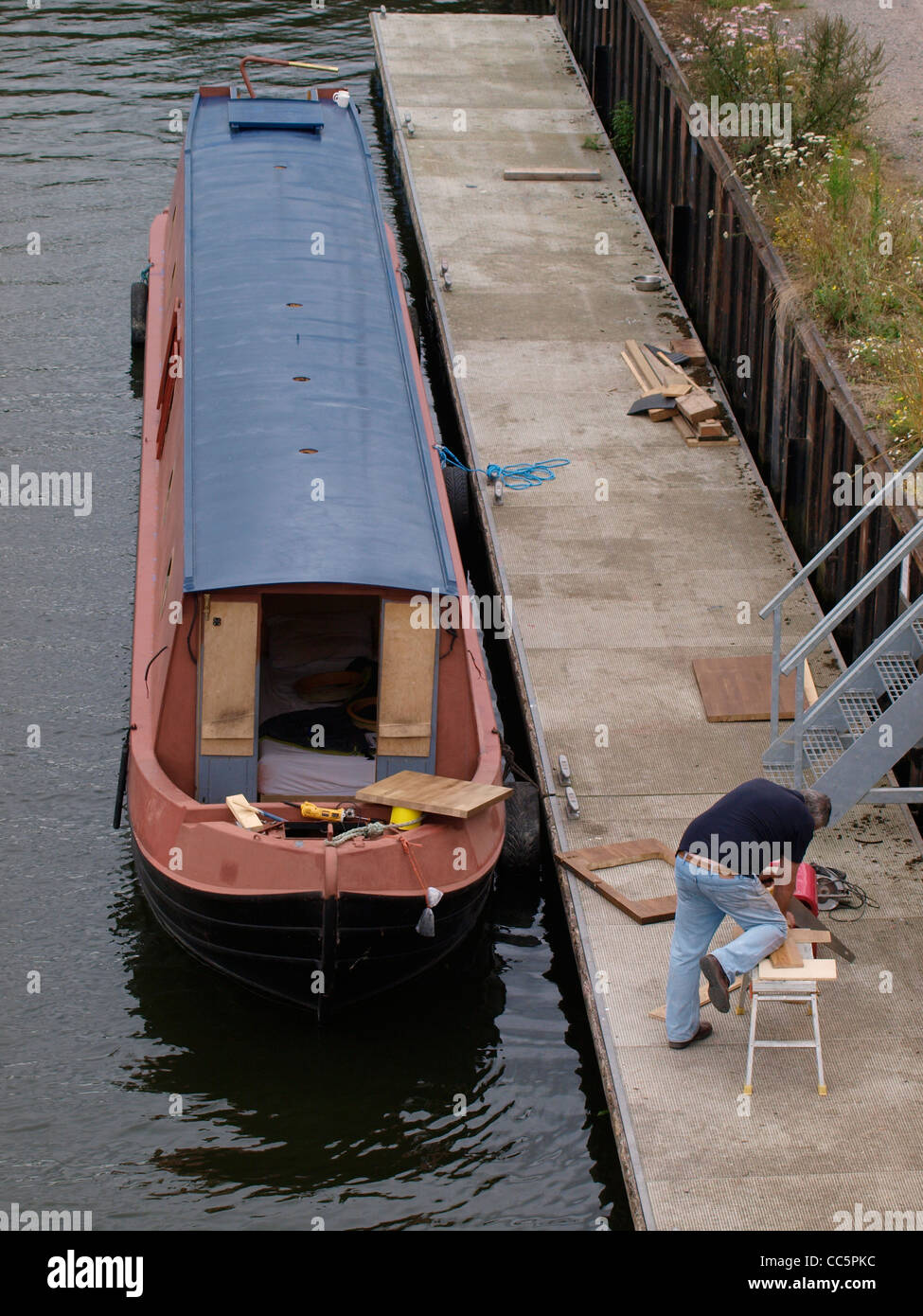 Working canal barge hi-res stock photography and images - Alamy