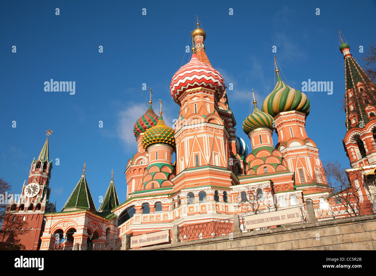 cathedral of st. basil in moscow Stock Photo - Alamy