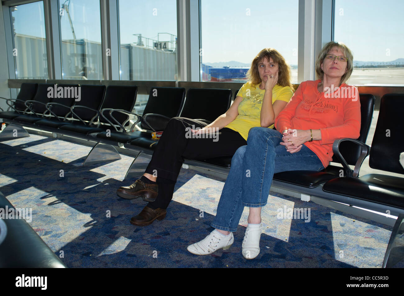 Flight gate hi-res stock photography and images - Alamy
